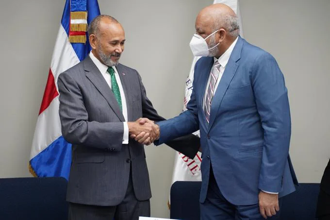 Juramentan al nuevo director del INABIE